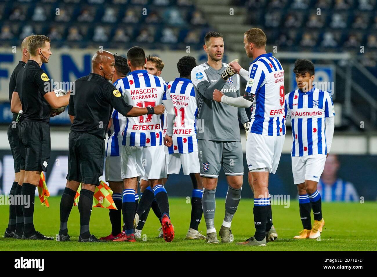 HEERENVEEN, NETHERLANDS - OCTOBER 24: goalkeeper Erwin Mulder of SC ...