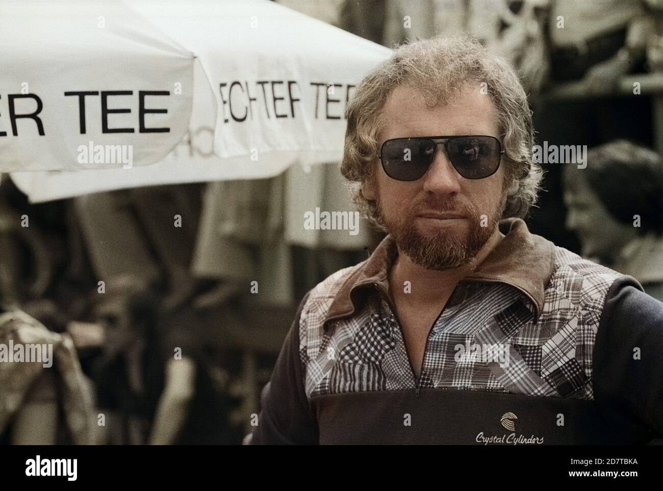 Kevin Johnson, australischer Sänger und Songschreiber, bummelt durch ...