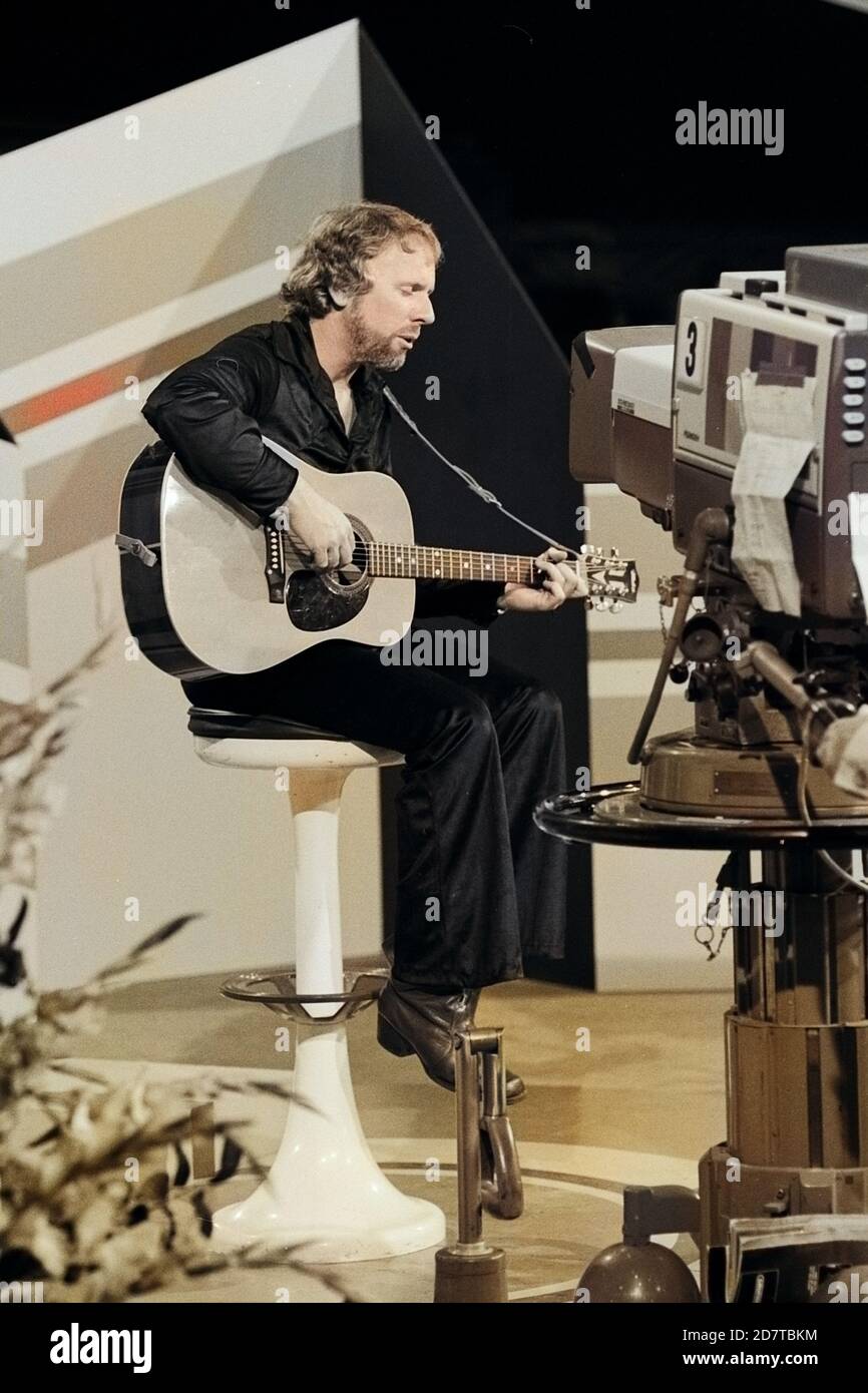 Kevin Johnson, australischer Sänger und Songschreiber, singt bei einem ...