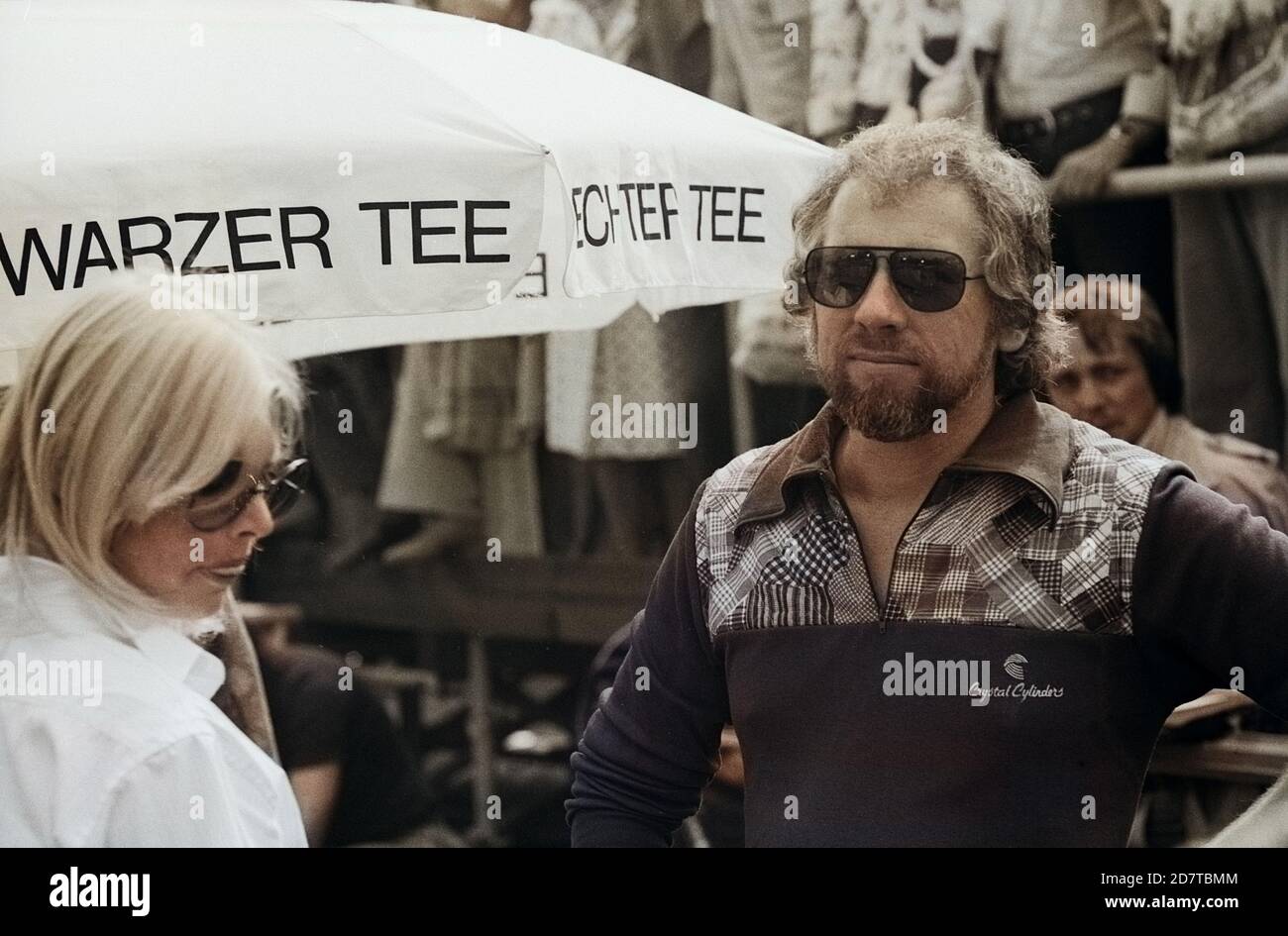 Kevin Johnson, australischer Sänger und Songschreiber, bummelt durch ...