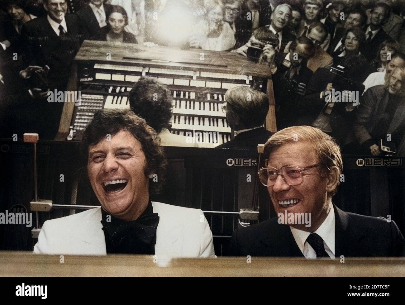 Franz Lambert, deutscher Musiker, Orgelspieler und Komponist, spielt ...