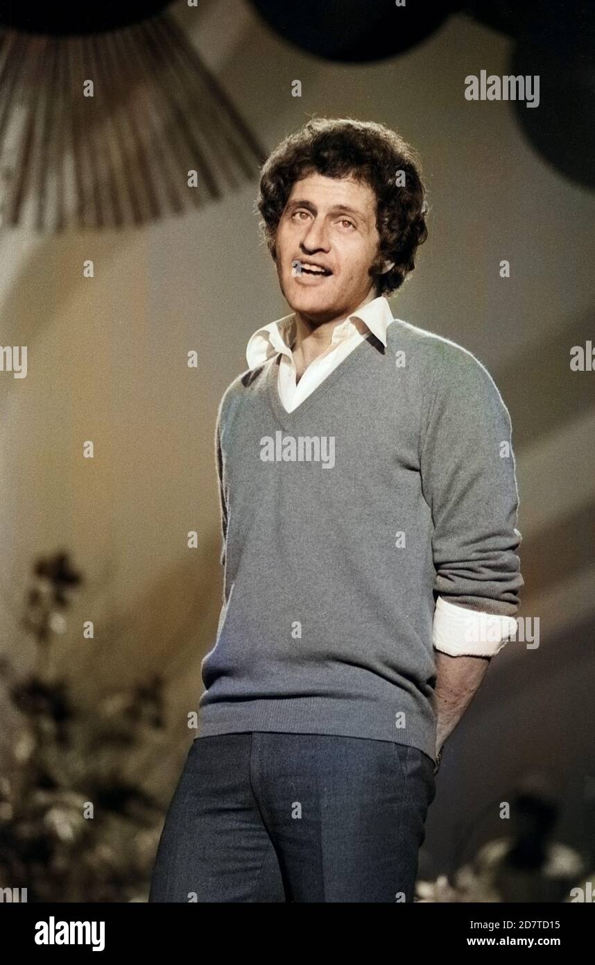 Joe dassin les champs elysees hi-res stock photography and images - Alamy