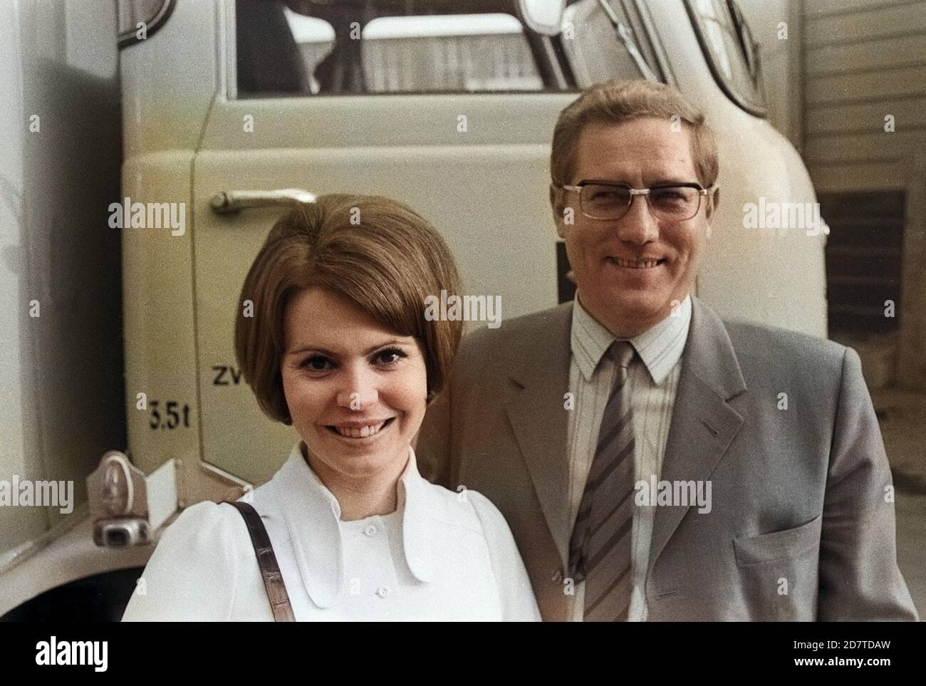 Heinz Wrobel, deutscher Fernsehjournalist und Nachrichtensprecher, mit ...