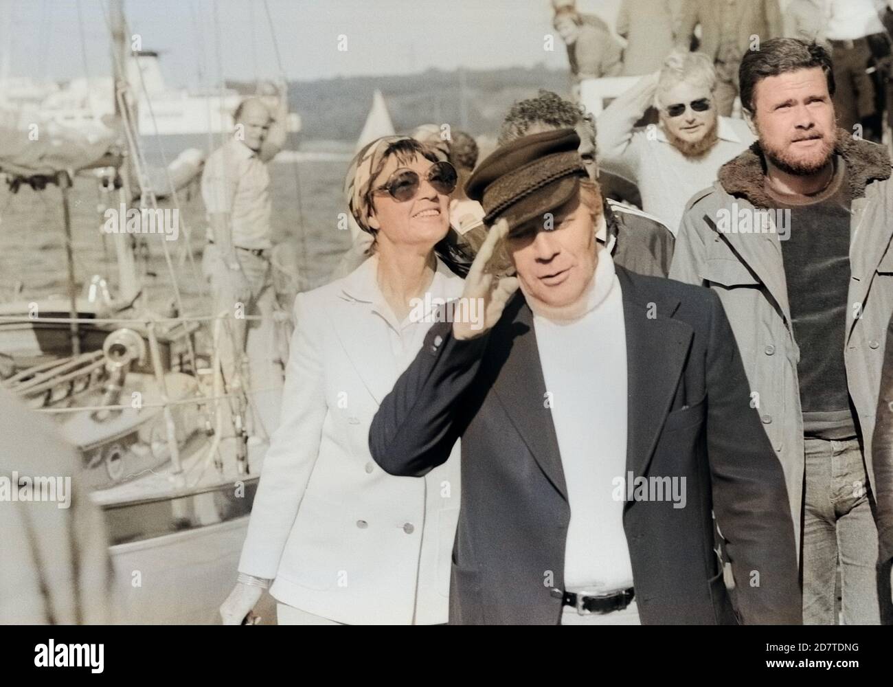 Helmut und Loki Schmidt beim Landgang nach dem Segeln, Deutschland um ...