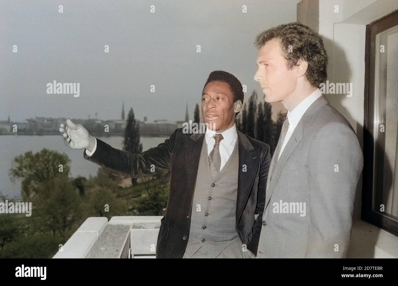 Pele, brasilianischer Fußballspieler, mit Franz Beckenbauer in Hamburg ...