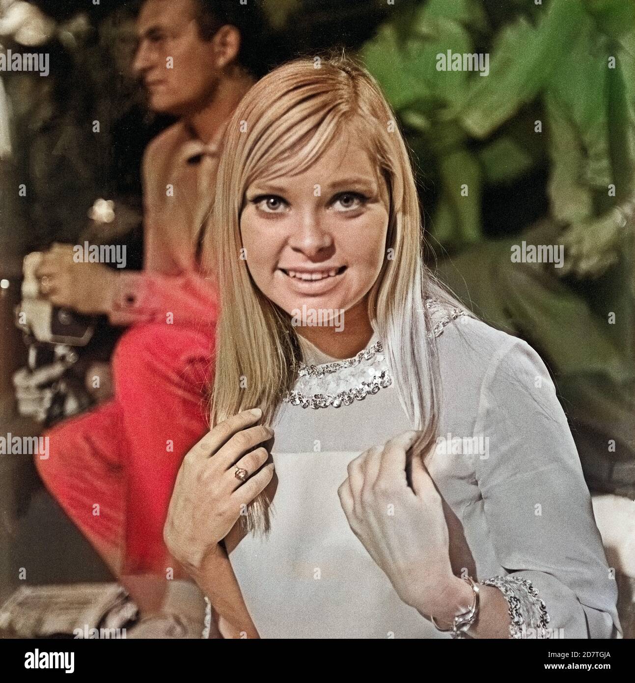 Nina Lizell, schwedische Schlagersängerin, in Deutschland um 1967 ...