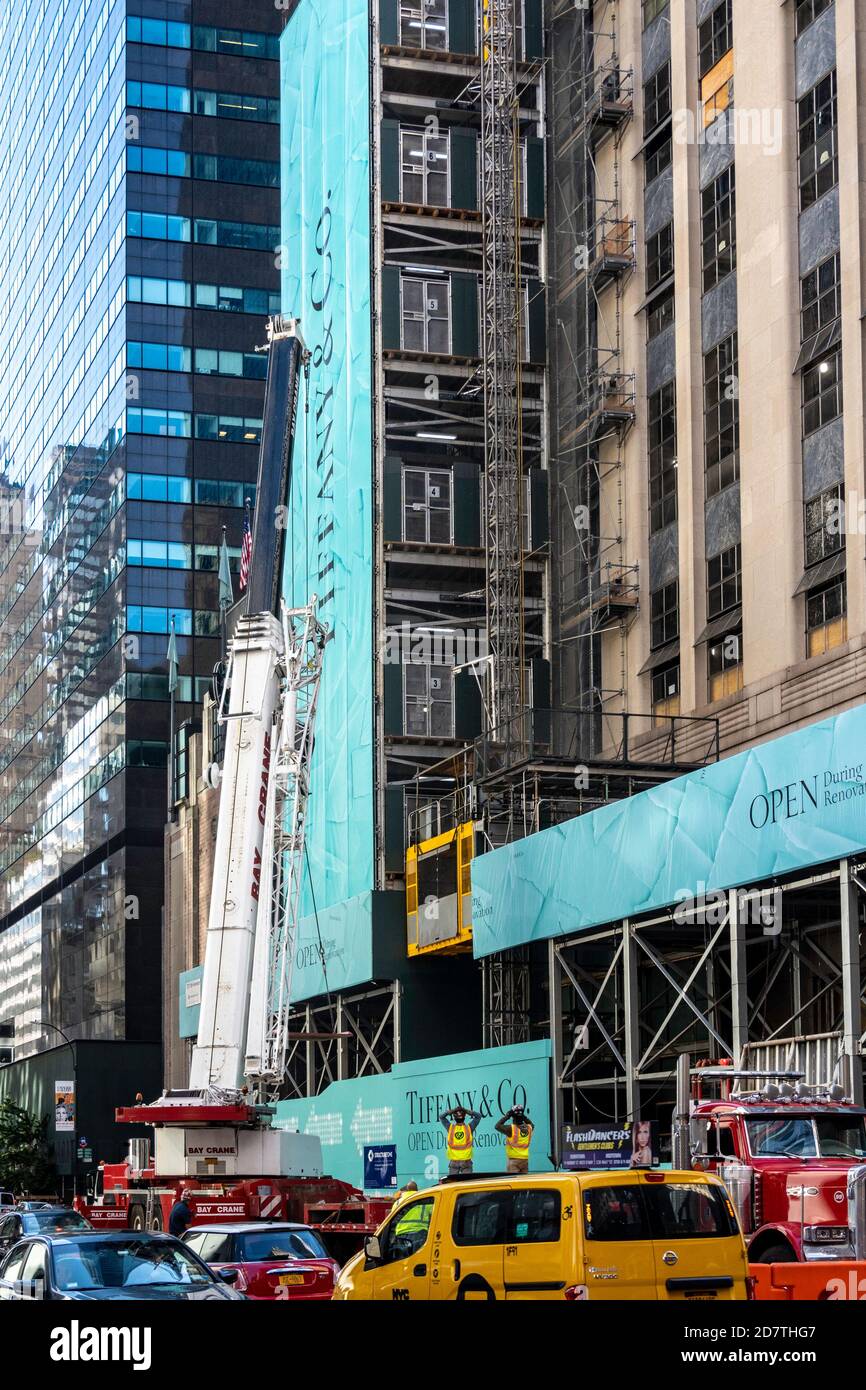 Tiffany & Co. flagship luxury jewelry and accessory store on Fifth ...