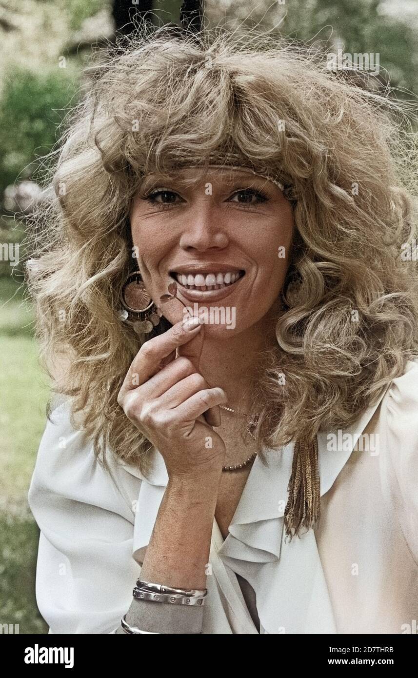 Amanda Lear, Sängerin, Malerin und Schauspielerin, bei einem ...