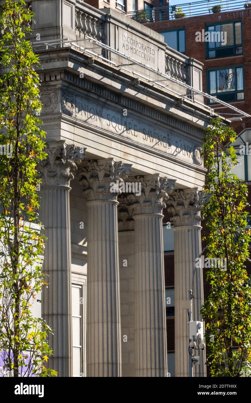 Union Square Savings Bank building is the Daryl Roth Theatre, NYC Stock ...