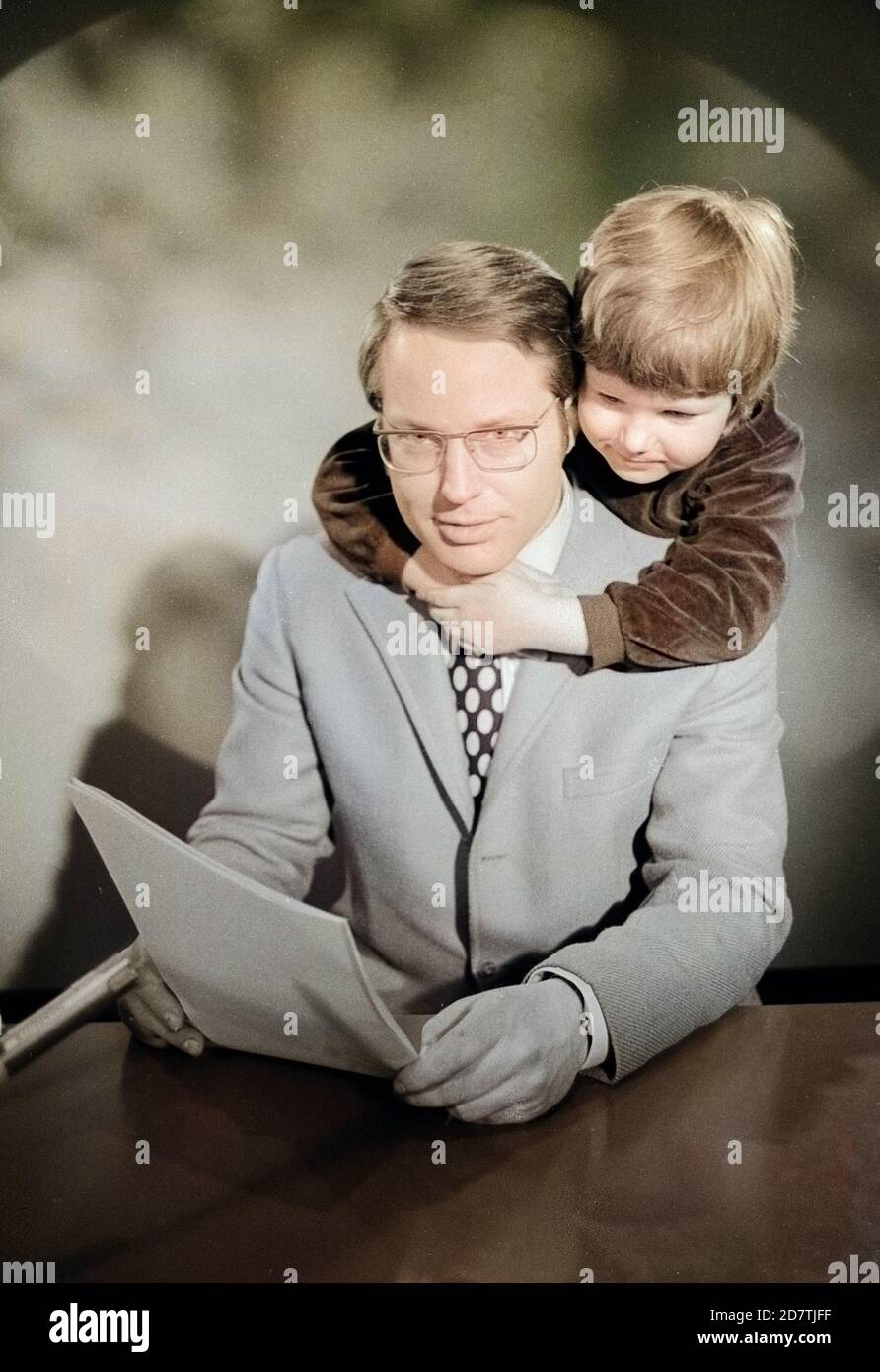 Gert Timmermann, Moderator beim NDR in Hamburg mit seinem Sohn ...