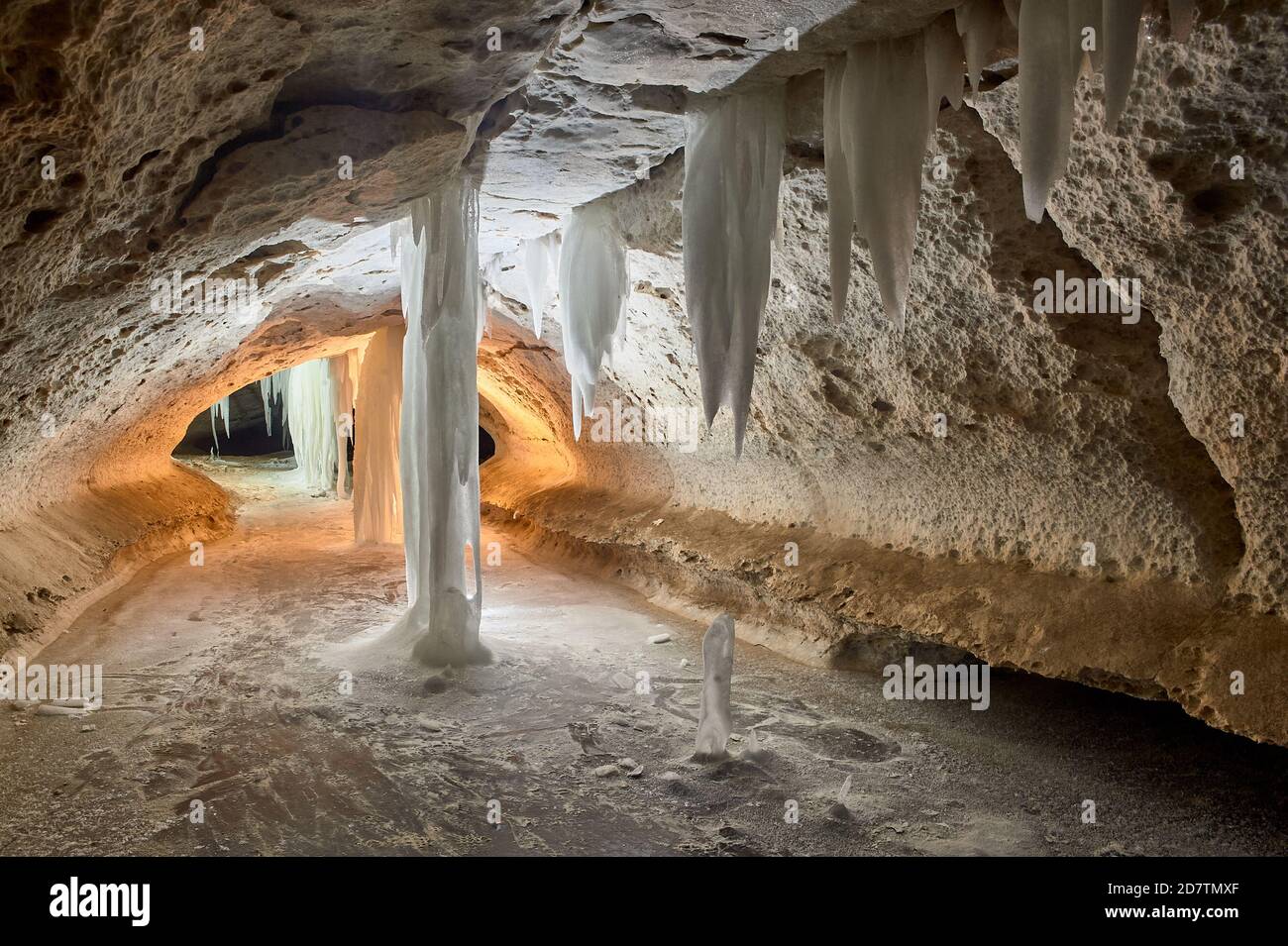 Karst caves hi-res stock photography and images - Alamy