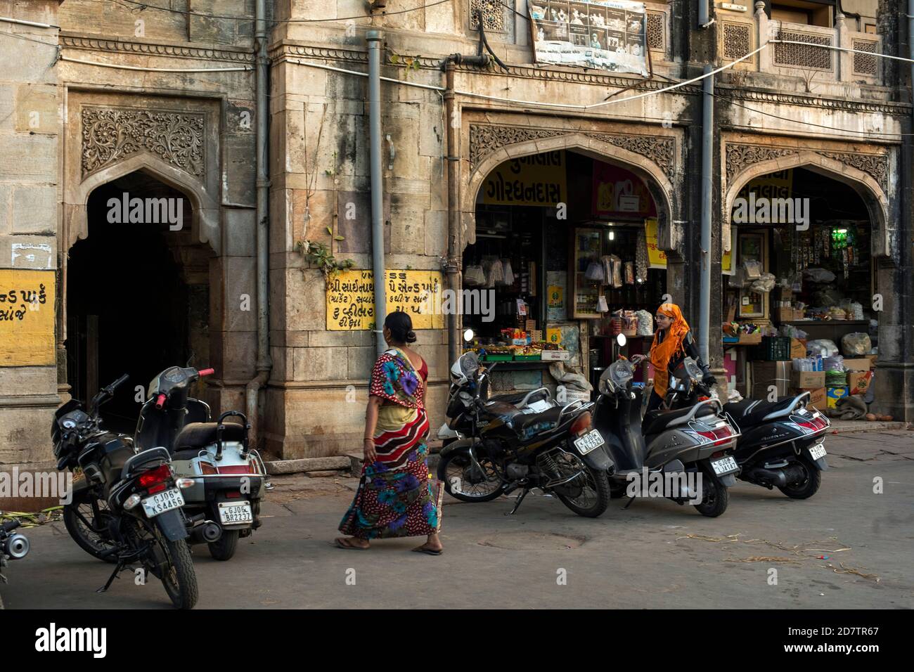 Vadodara market hi-res stock photography and images - Alamy