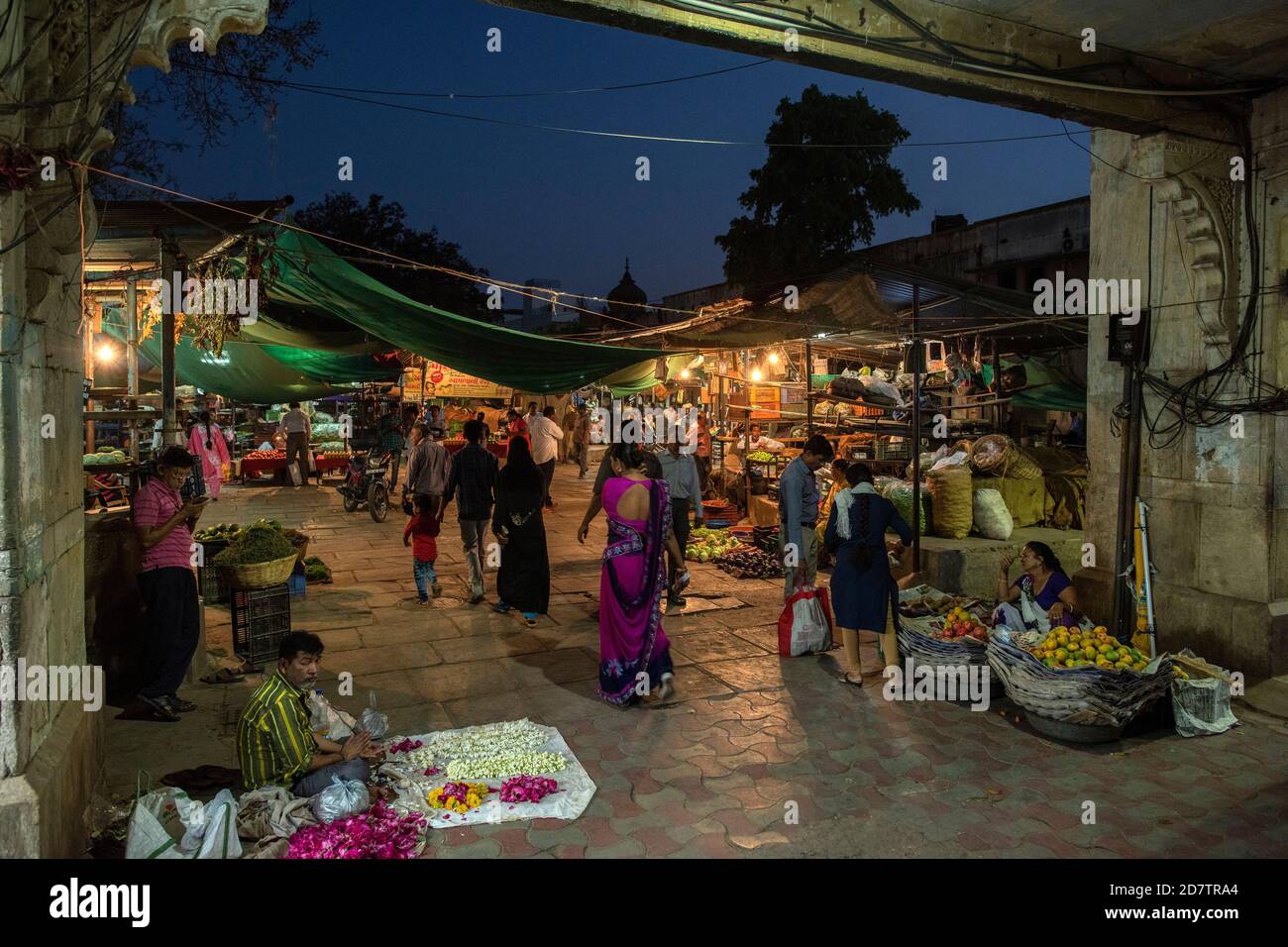 Vadodara market hi-res stock photography and images - Alamy