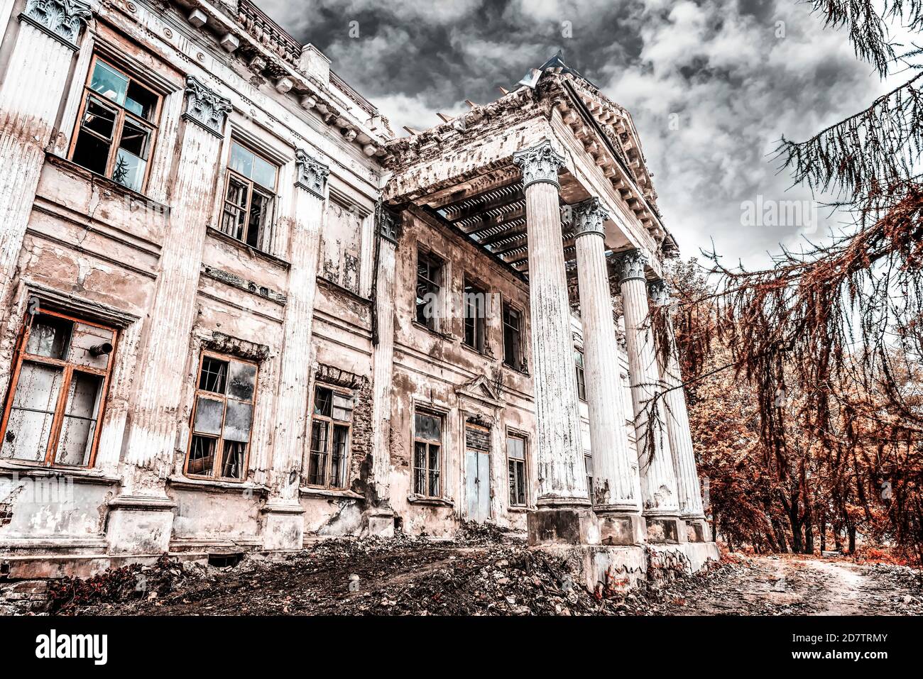 Old ancient building palace hi-res stock photography and images - Alamy