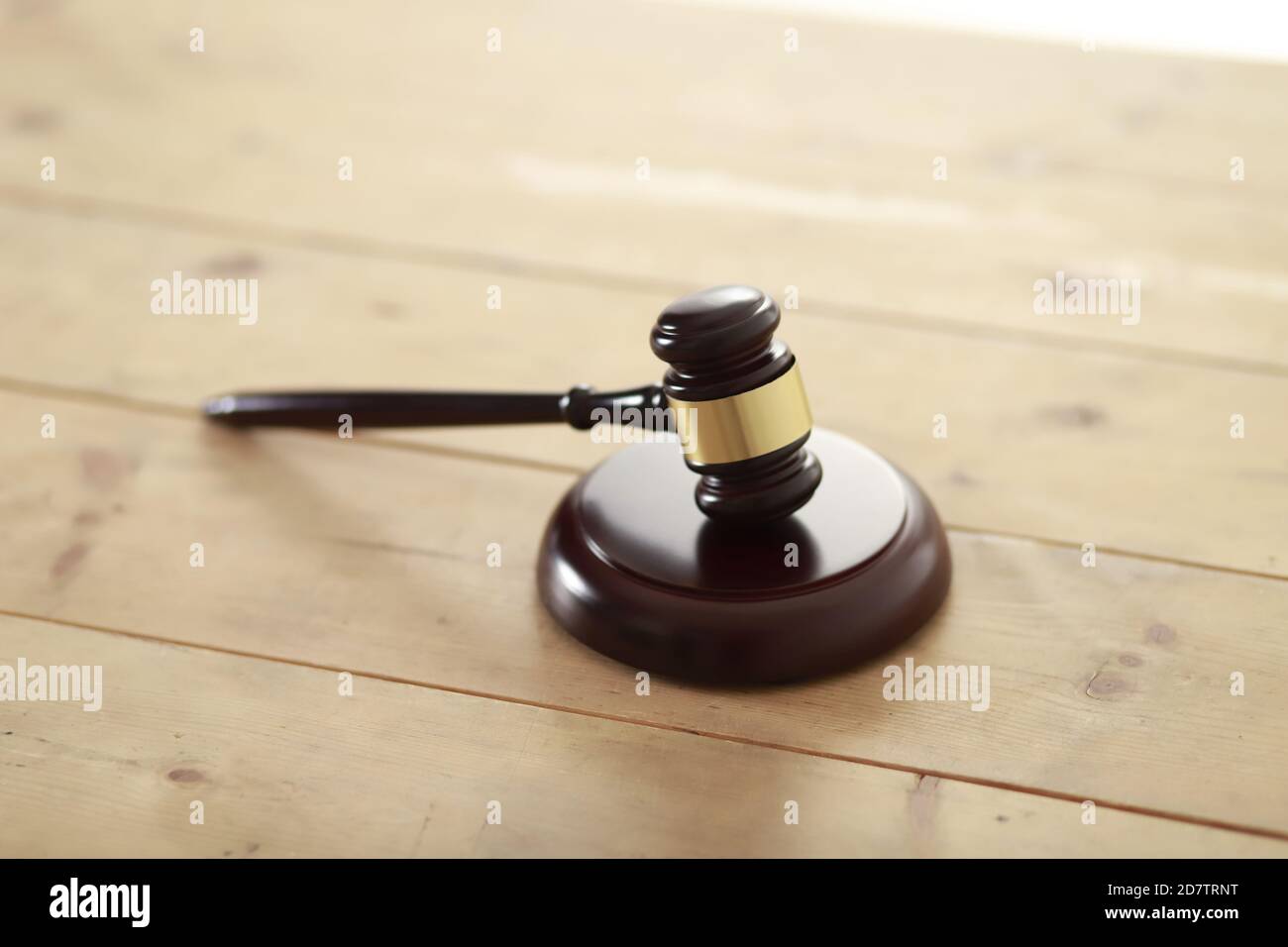 Court judges table hi-res stock photography and images - Alamy