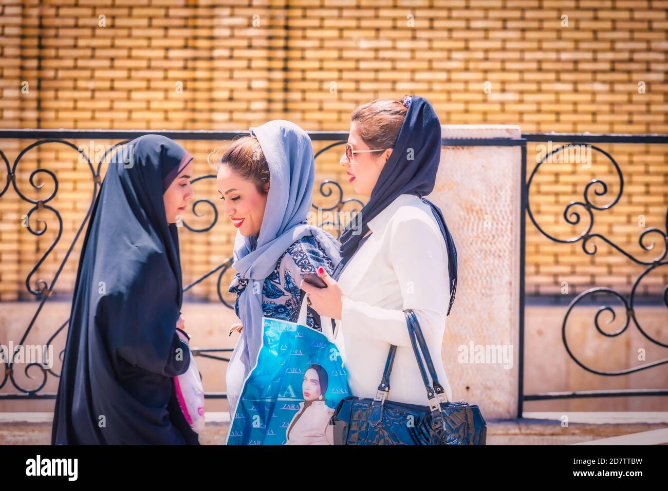 Shiraz iran woman cover hi-res stock photography and images - Alamy