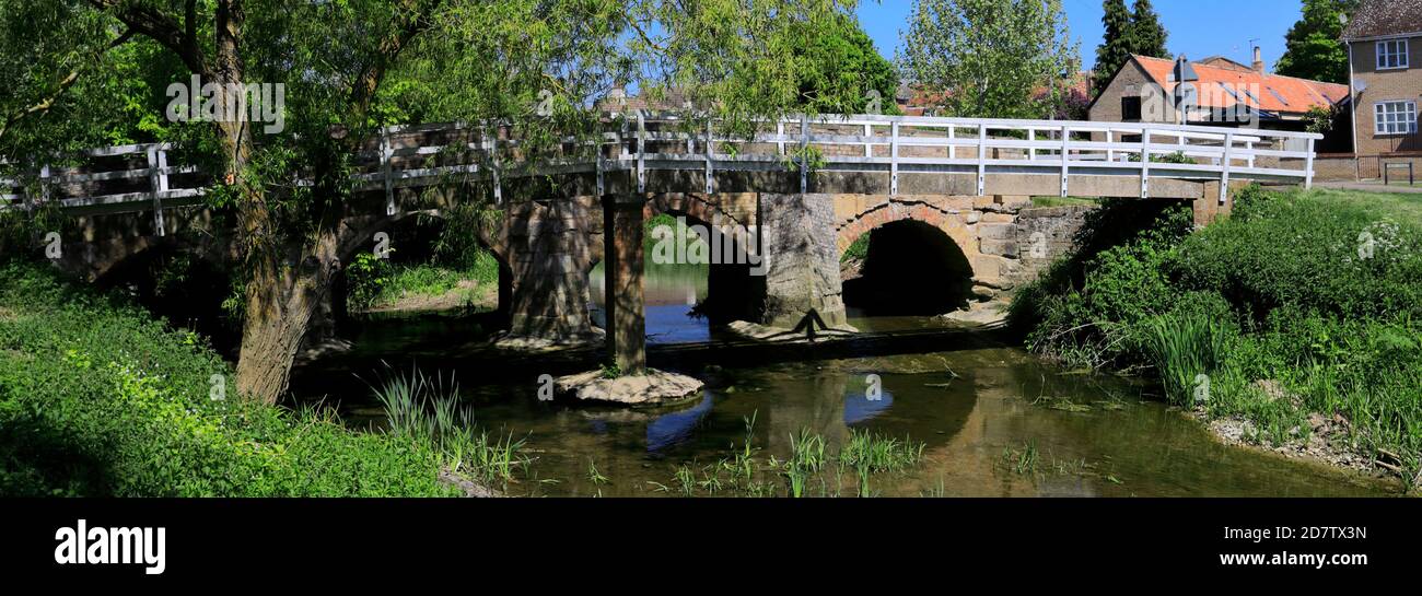 Summer view of Alconbury Brook, Alconbury village, Cambridgeshire ...