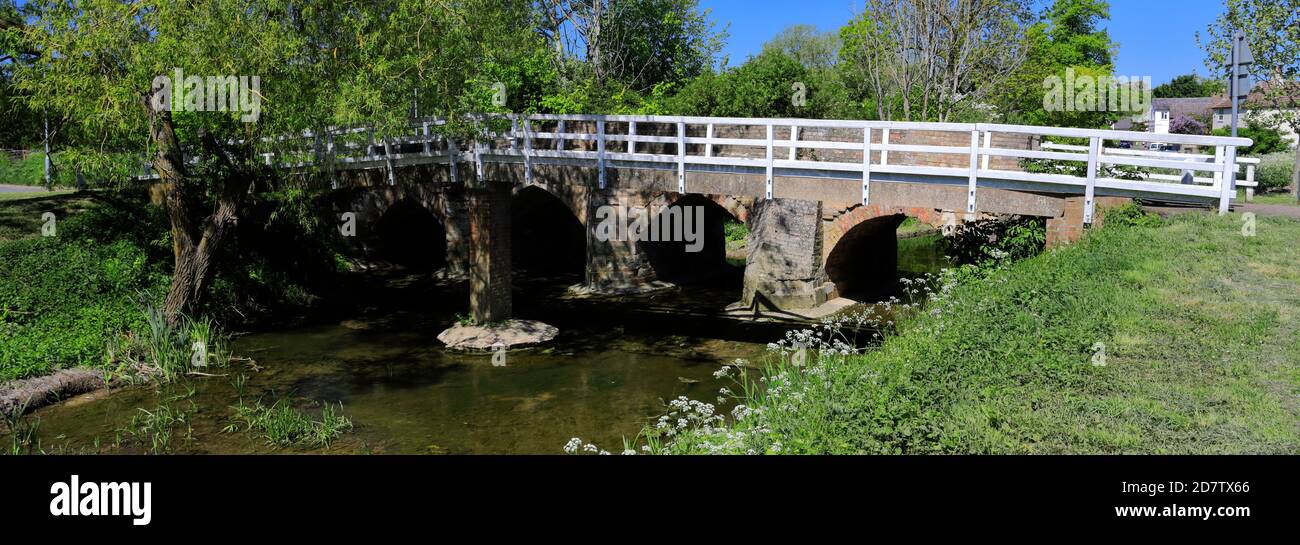 Summer view of Alconbury Brook, Alconbury village, Cambridgeshire ...