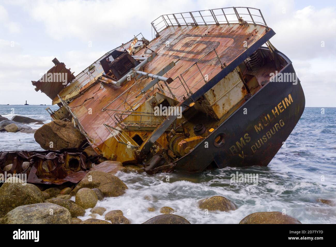 Wrecked off cornish coast hi-res stock photography and images - Alamy