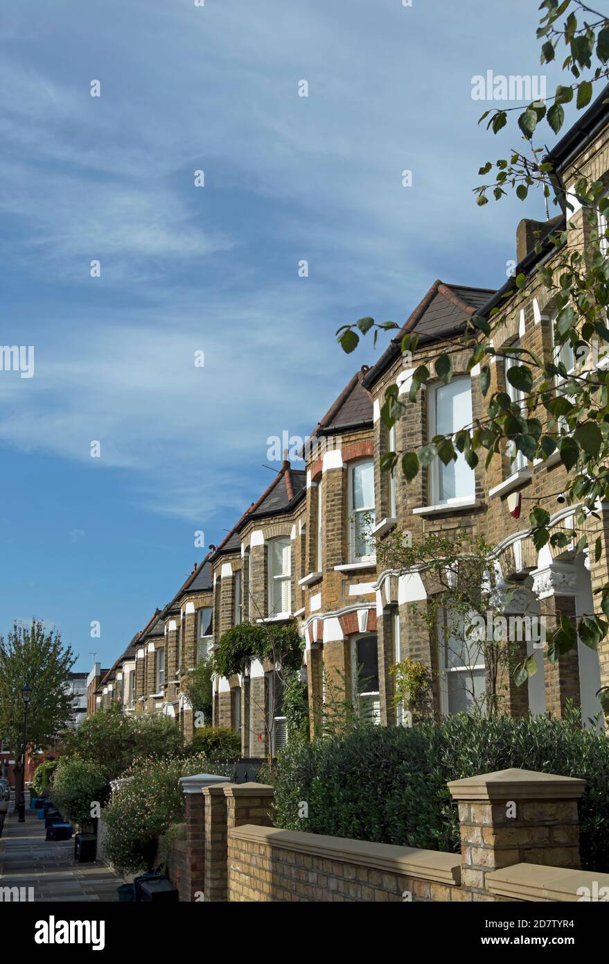 Terraced house architectural style uk hi-res stock photography and ...