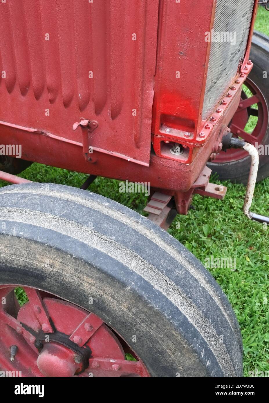 Vintage farming tractors hi-res stock photography and images - Alamy