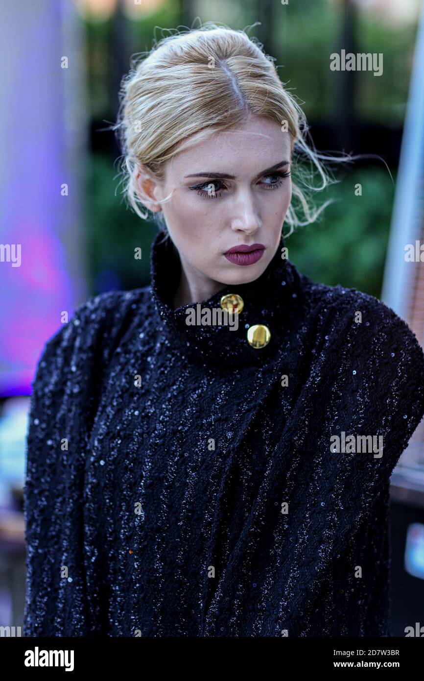 Arab Model in Arab Transitional Abaya Dress Stock Photo - Alamy