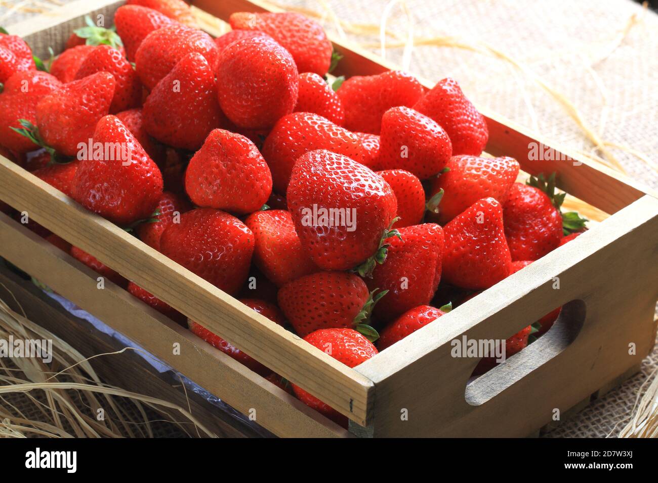 Woden crate hi-res stock photography and images - Alamy