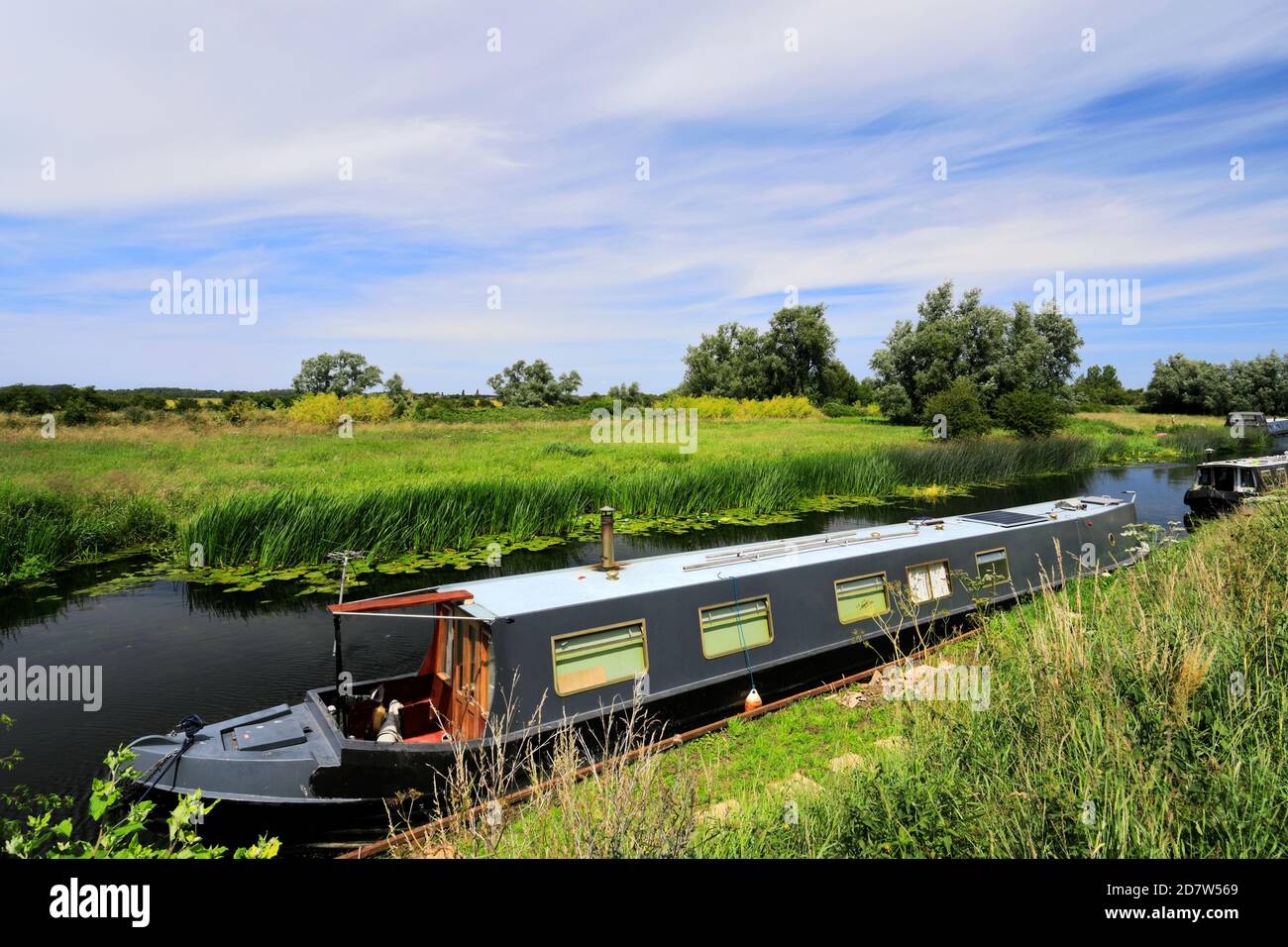 Narrowboats at the Hermitage Marina, Earith village, Cambridgeshire ...