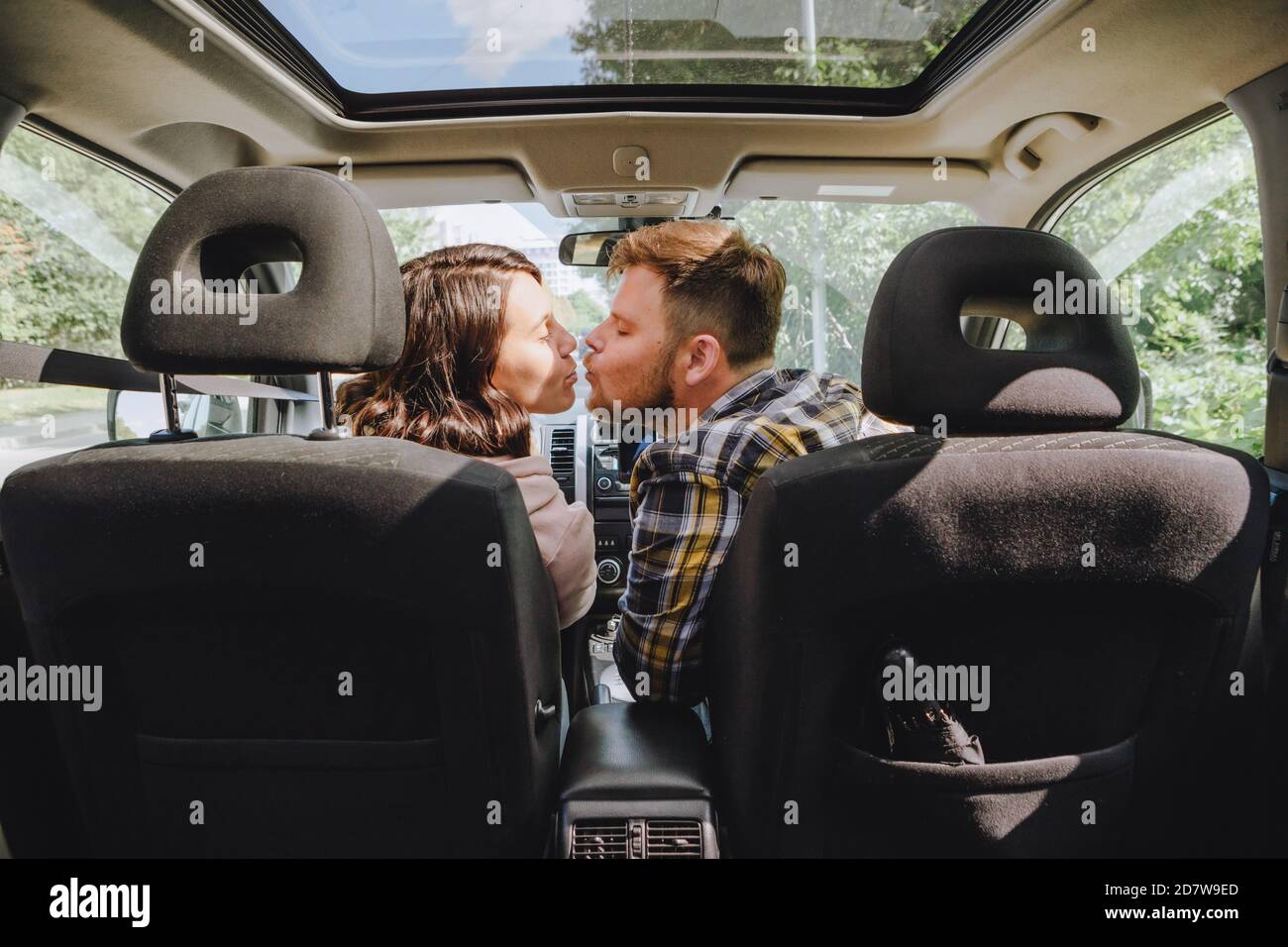 Kissing cars hi-res stock photography and images - Alamy