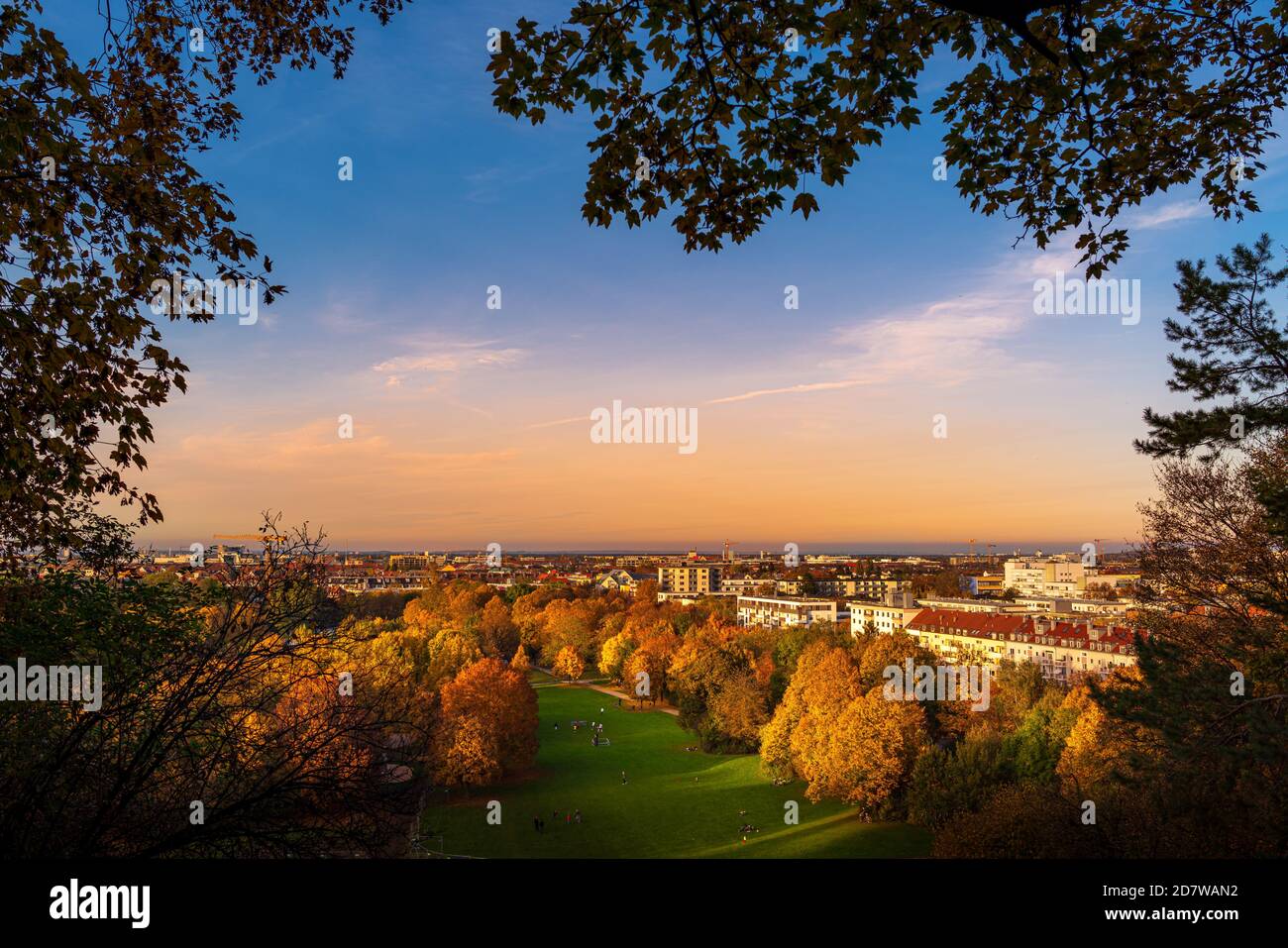 Autumn in the city hi-res stock photography and images - Alamy