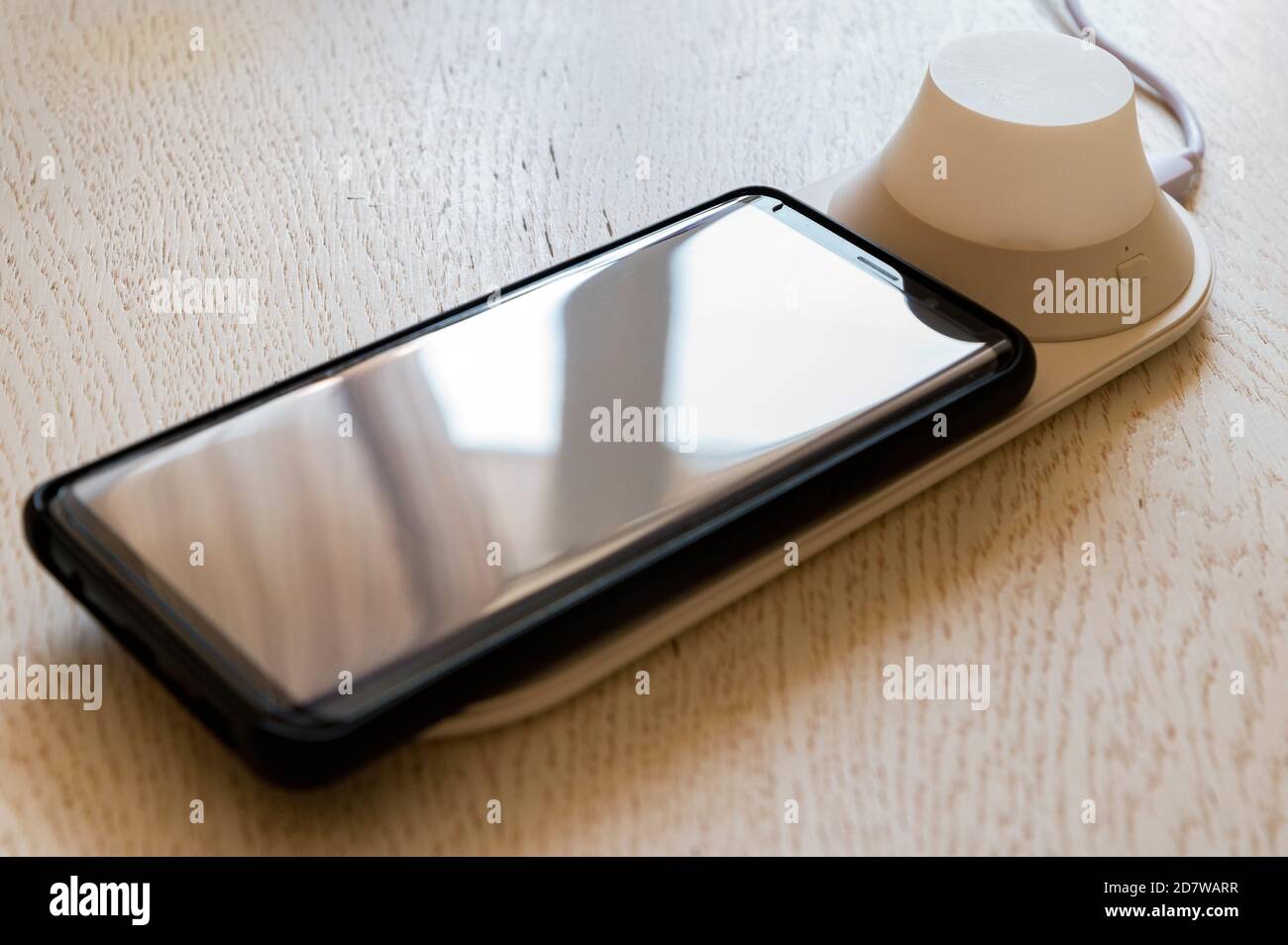 Wireless power charger hi-res stock photography and images - Alamy