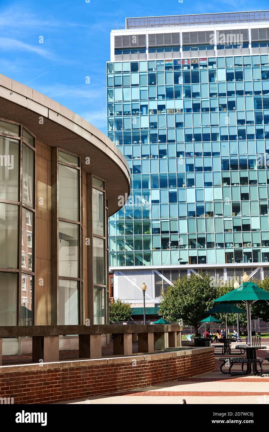 Curved facade brick building hi-res stock photography and images - Alamy