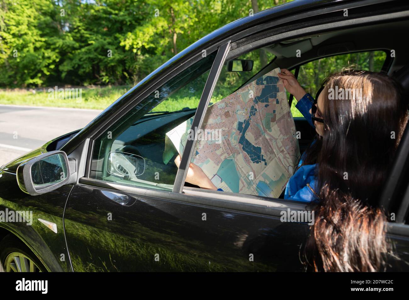 Reading A Road Map High Resolution Stock Photography and Images - Alamy