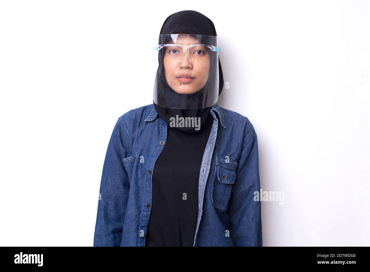 Young asian muslim woman with a face shield Stock Photo - Alamy