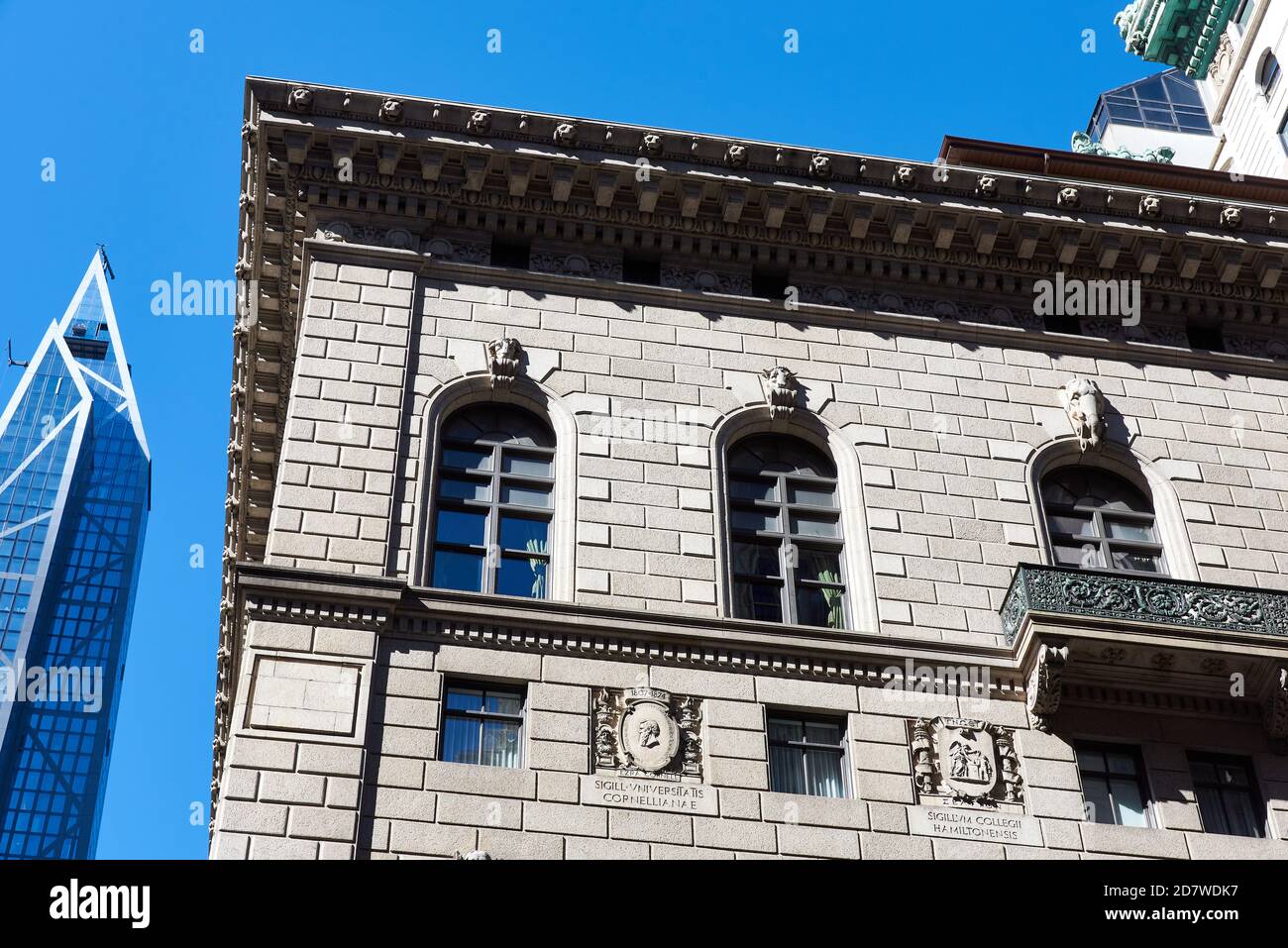 Decorative cornice hi-res stock photography and images - Alamy