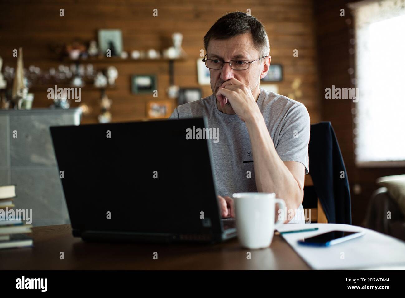 50 man thinking hi-res stock photography and images - Alamy