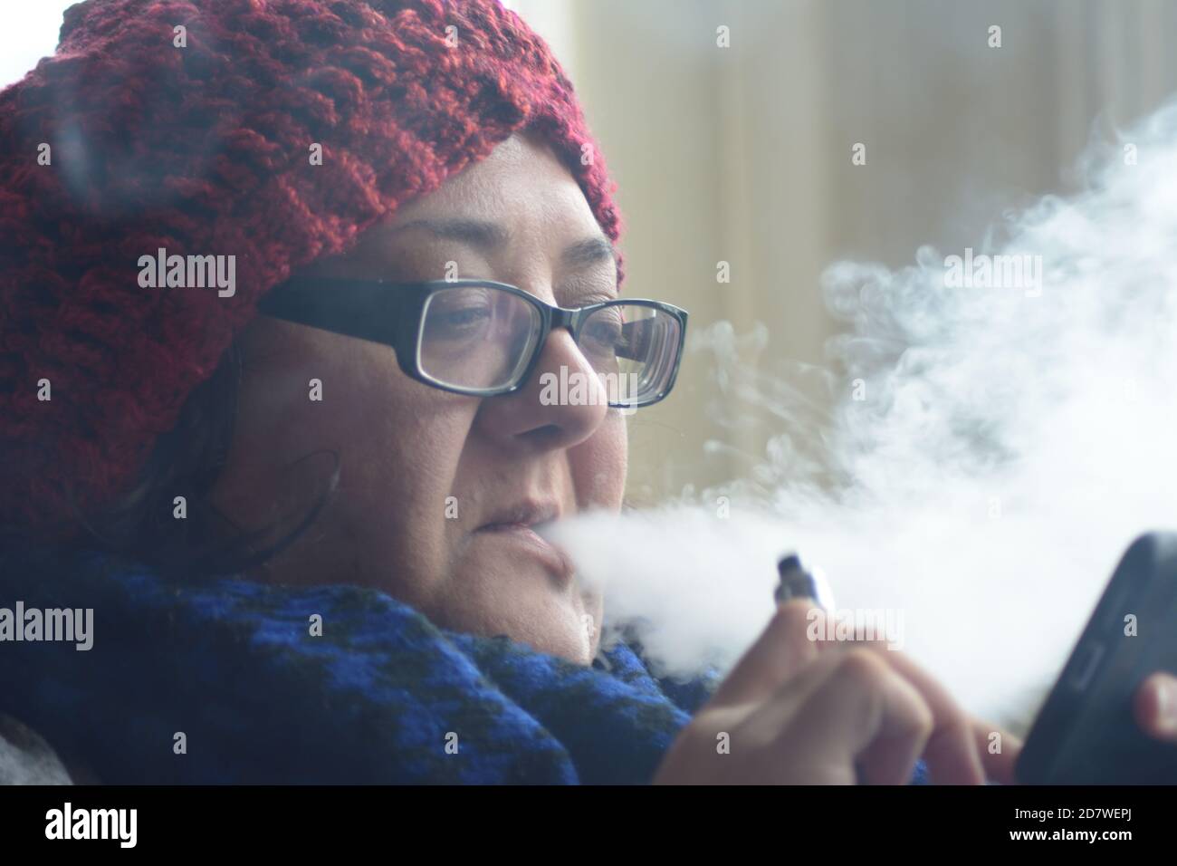 Woman Vaping High Resolution Stock Photography and Images - Alamy