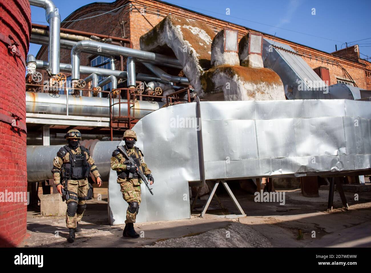 Swat team rescue hi-res stock photography and images - Alamy