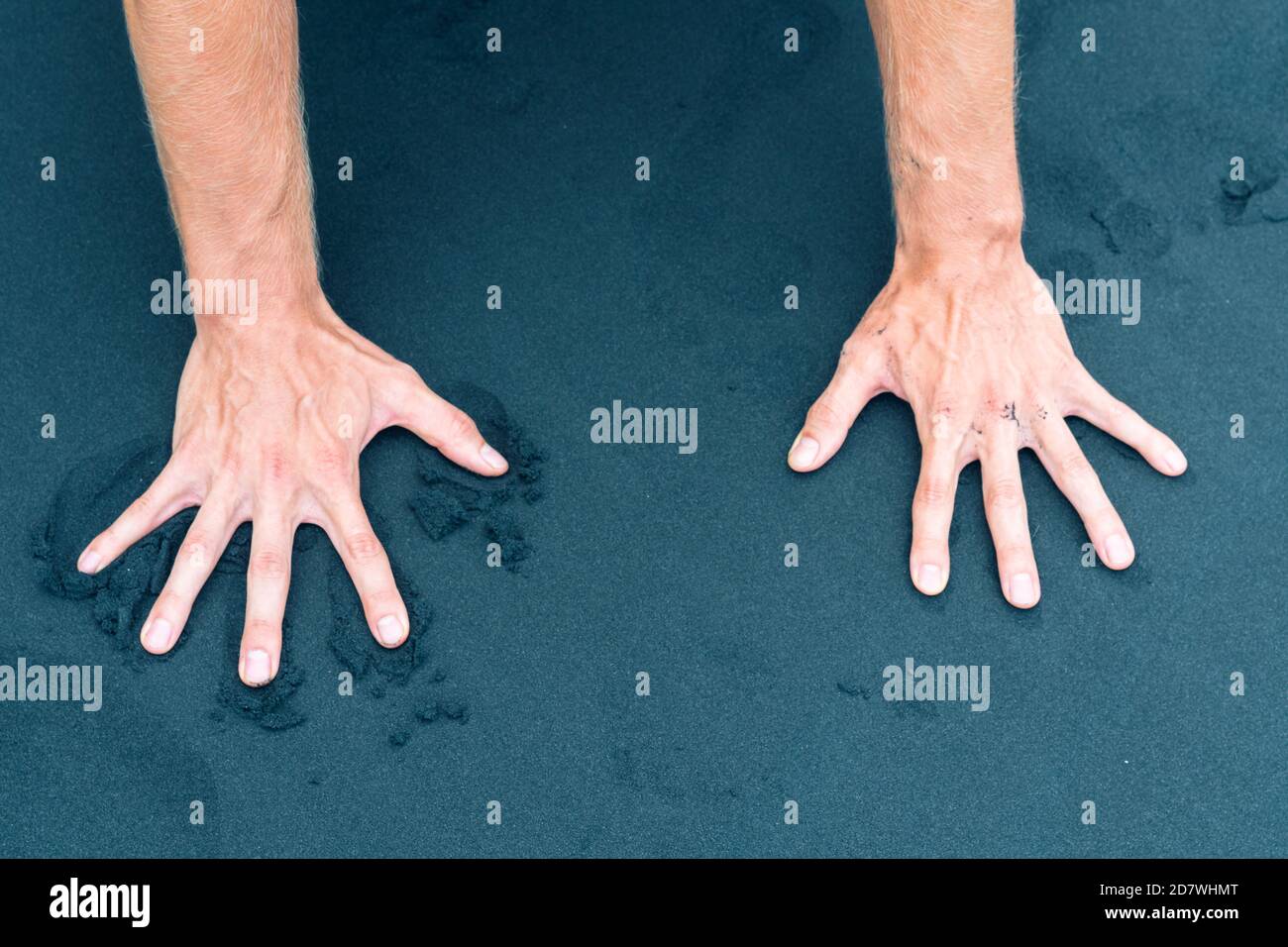Right male hand pushing down back sand on a beach Stock Photo - Alamy