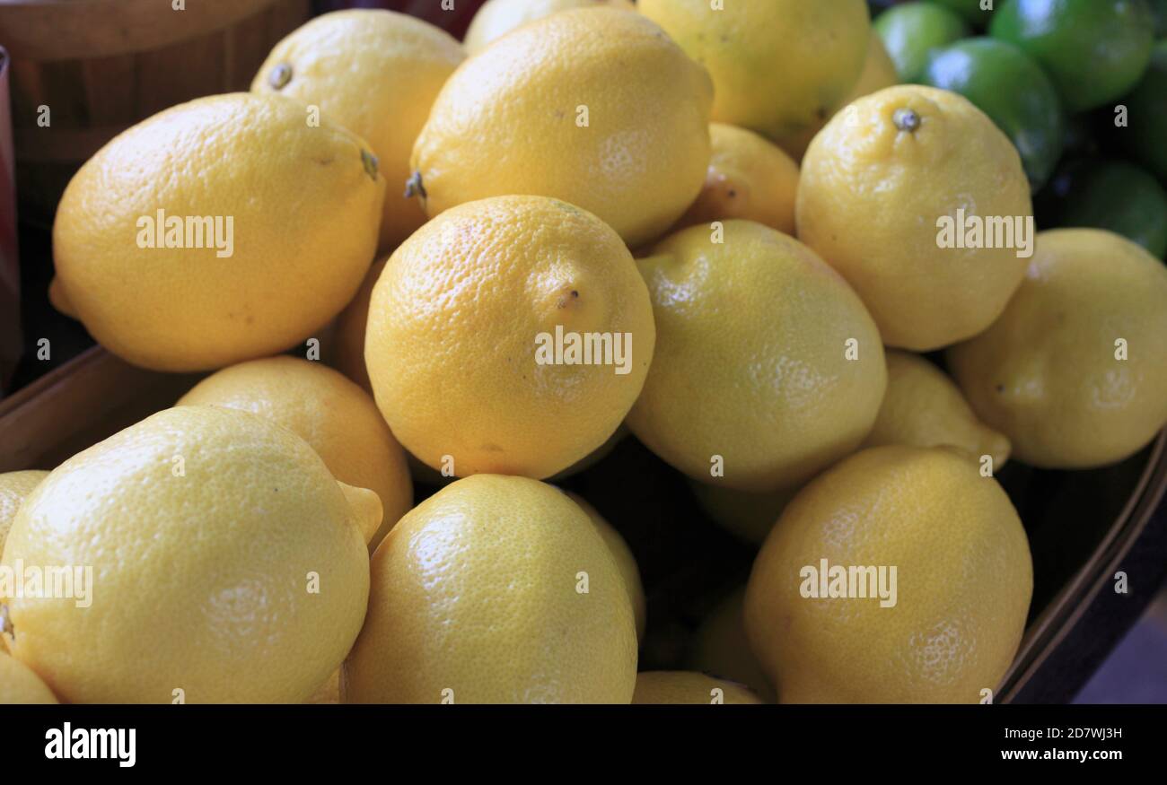 Lemons and fruit hi-res stock photography and images - Alamy