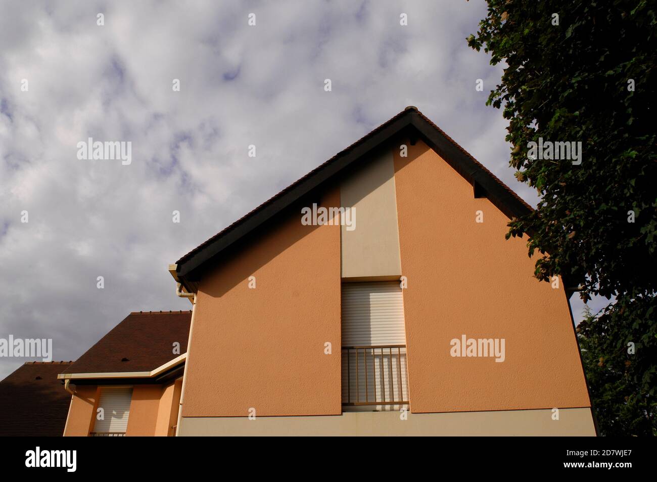 Extended eaves hi-res stock photography and images - Alamy