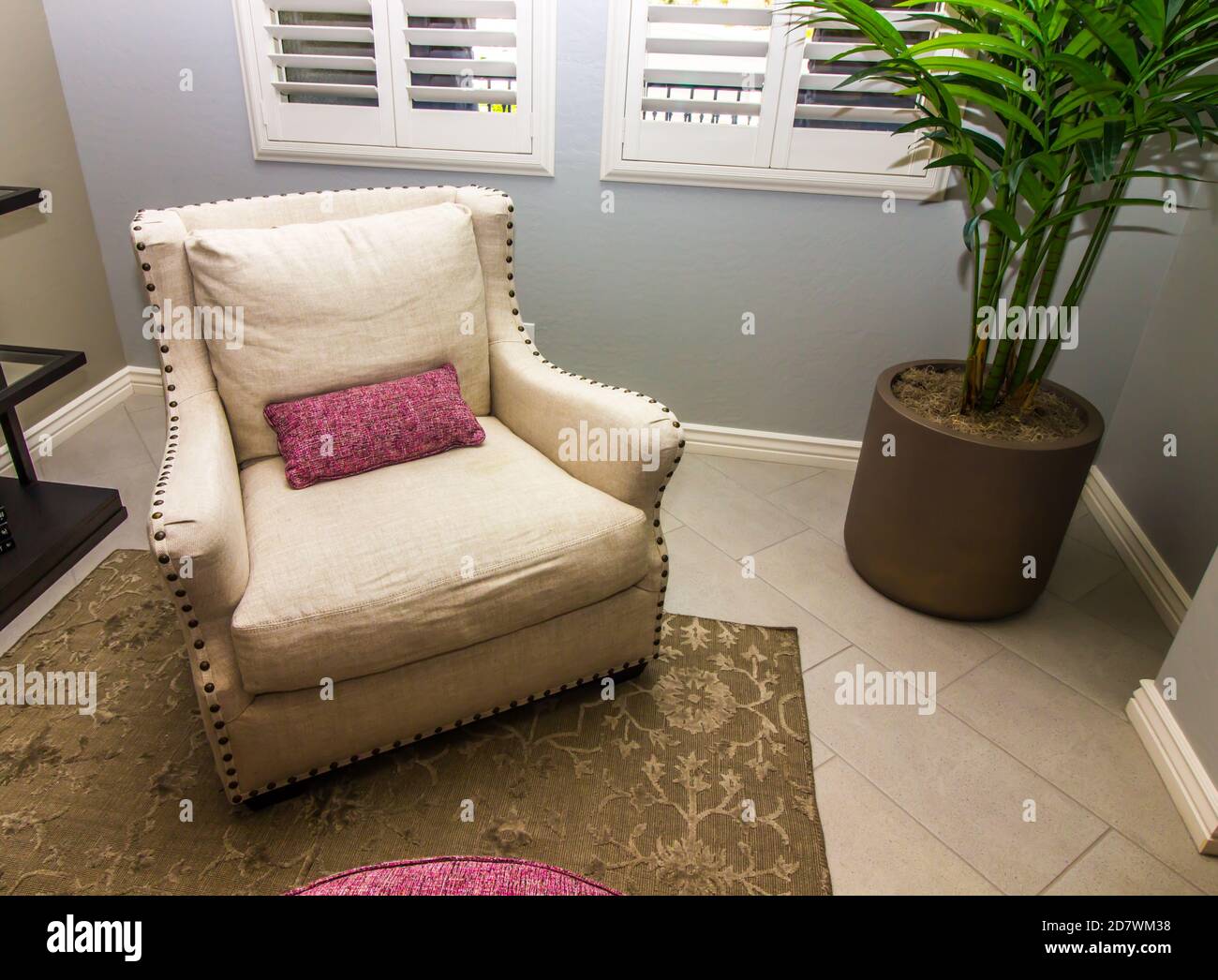 White Arm Chair With Studs In Den Area Stock Photo - Alamy
