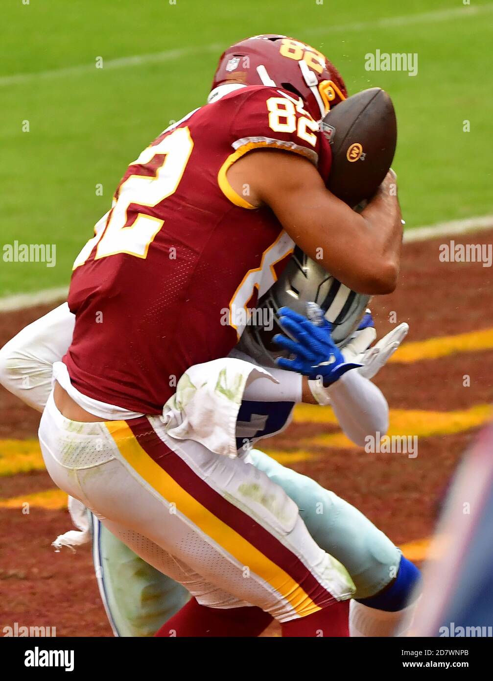 Two point conversion hi-res stock photography and images - Alamy