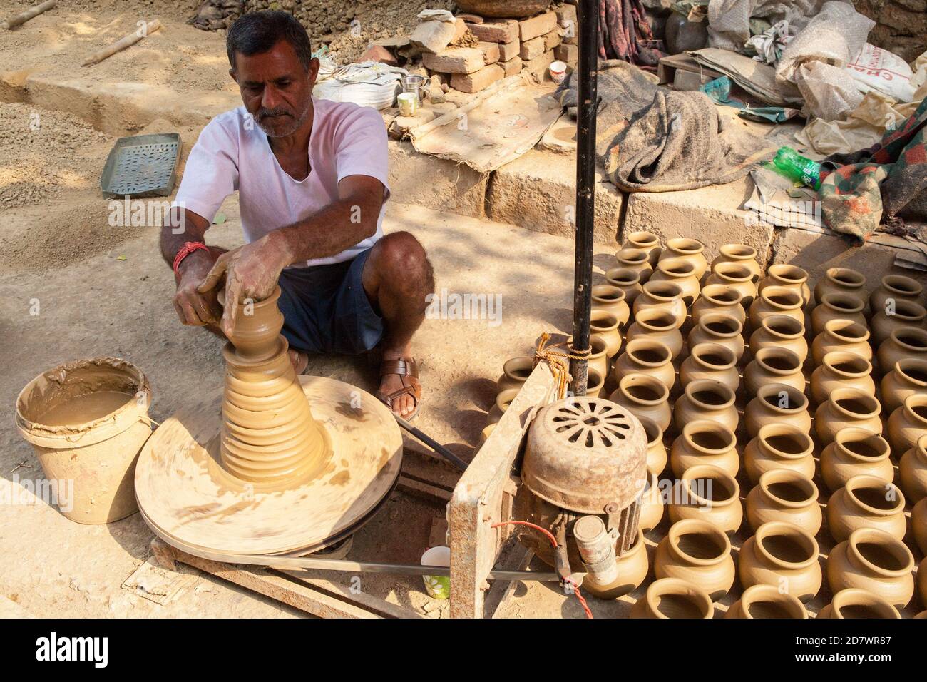Potter in the old city of New Delhi, India Stock Photo - Alamy