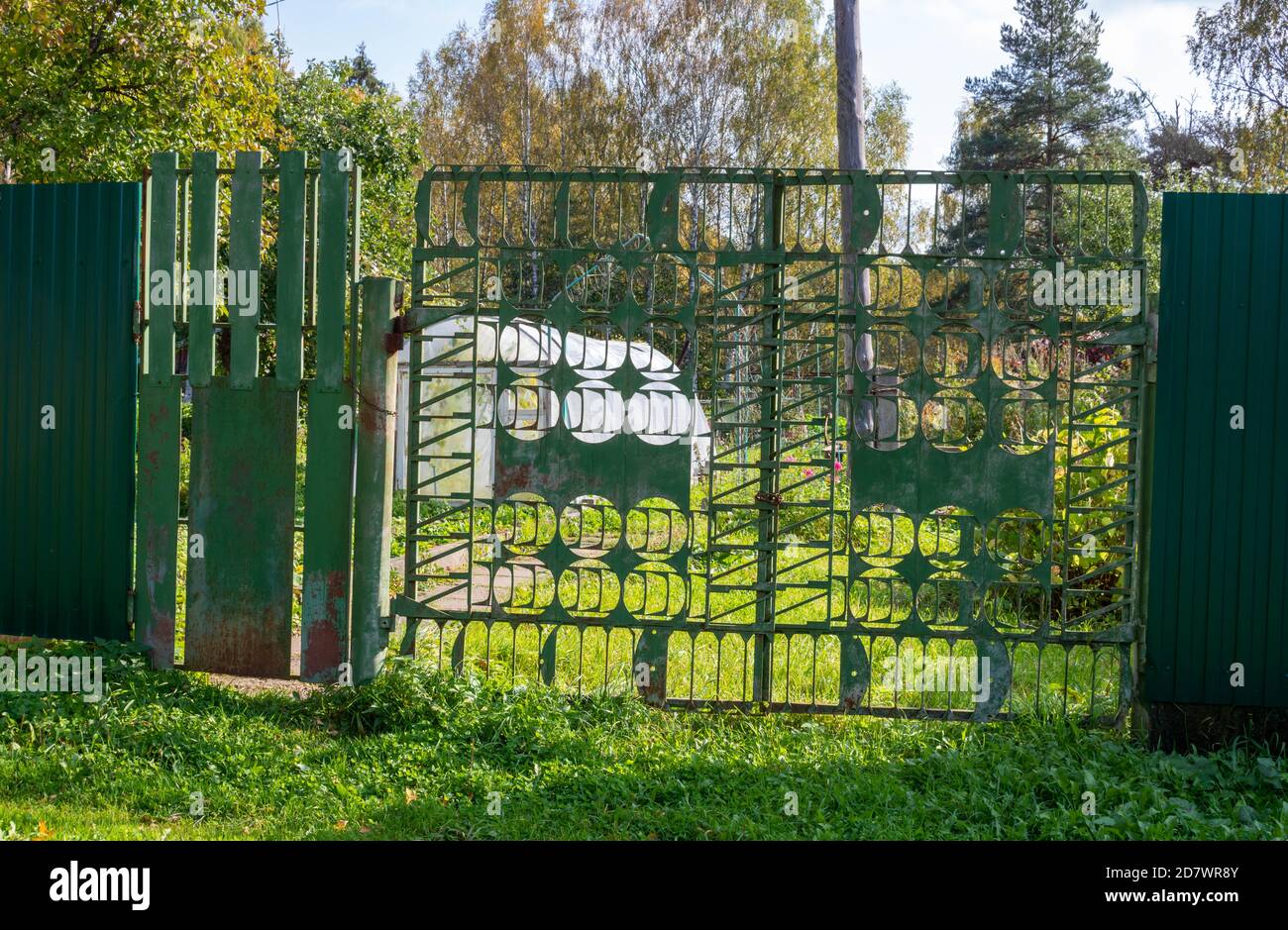 Gateway gate post gates hi-res stock photography and images - Alamy