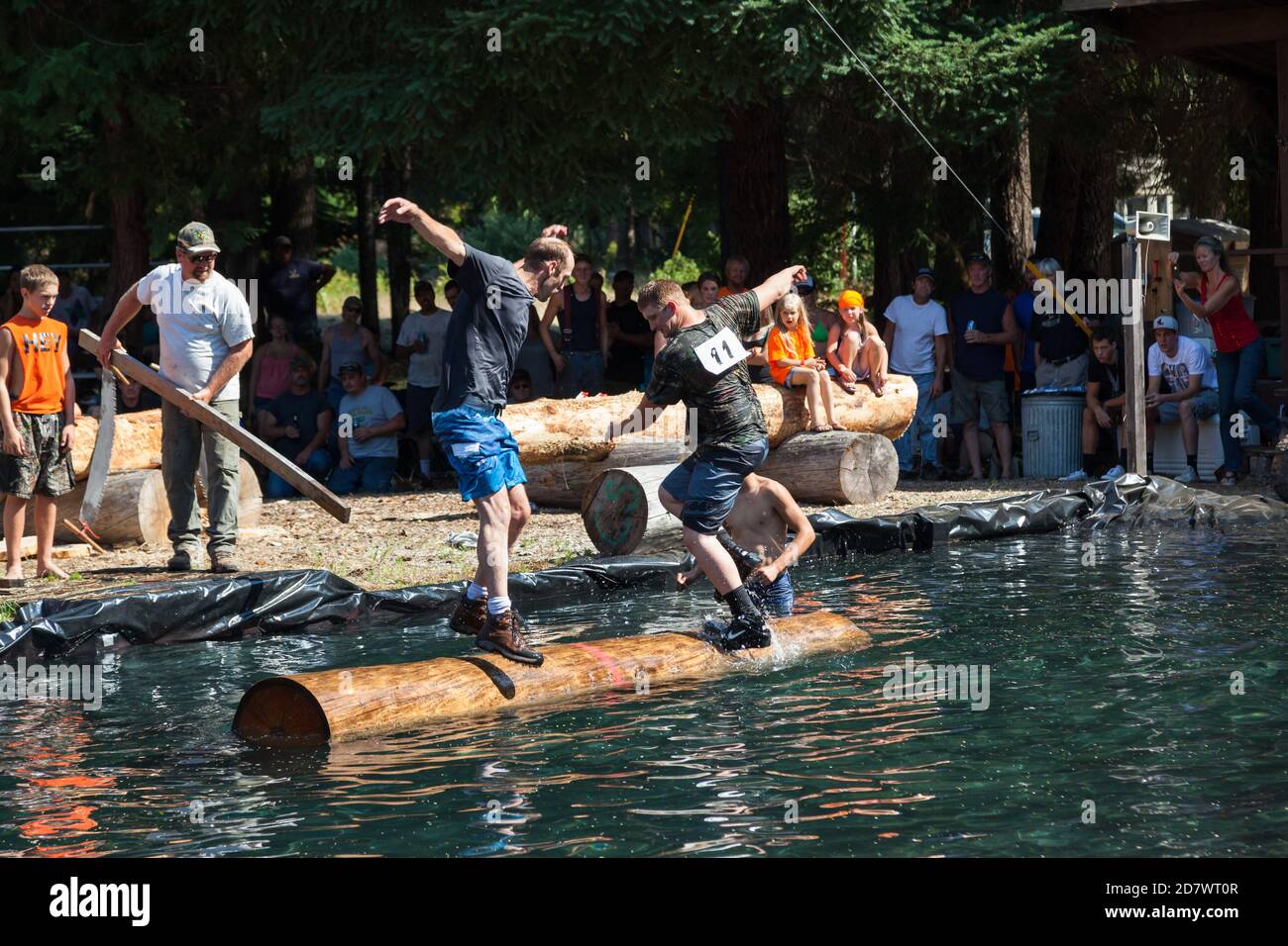 Log rolling competition hi-res stock photography and images - Alamy