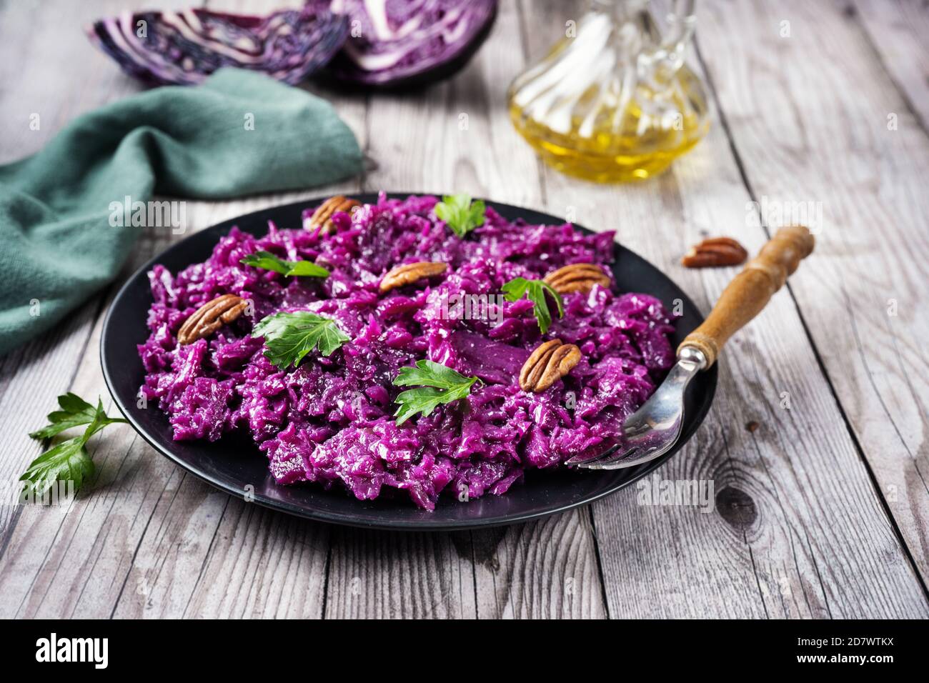 Healthy vegan red cabbage salad Stock Photo - Alamy
