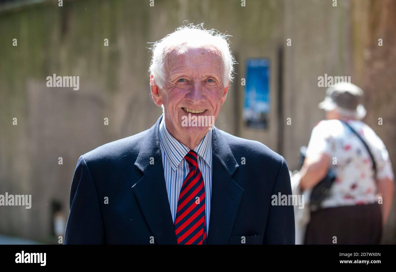 Television presenter frank bough hi-res stock photography and images ...