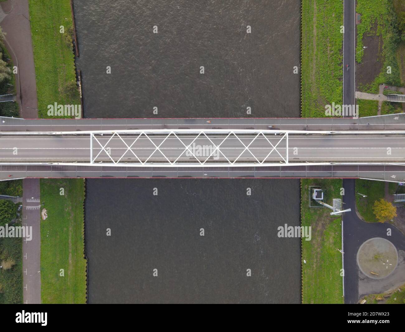 Drone running over bridge hi-res stock photography and images - Alamy