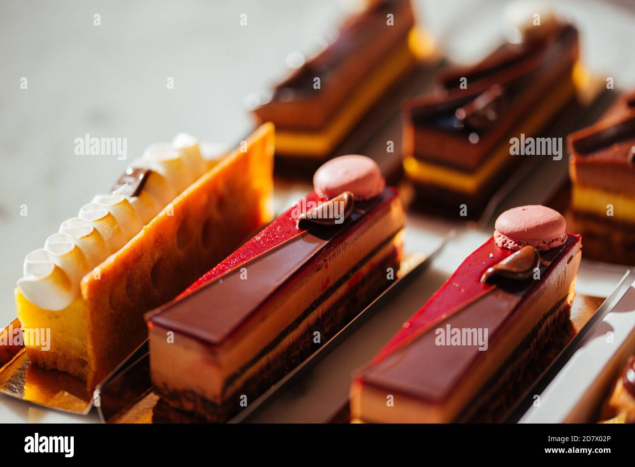 Bakery window bread cake hi-res stock photography and images - Alamy
